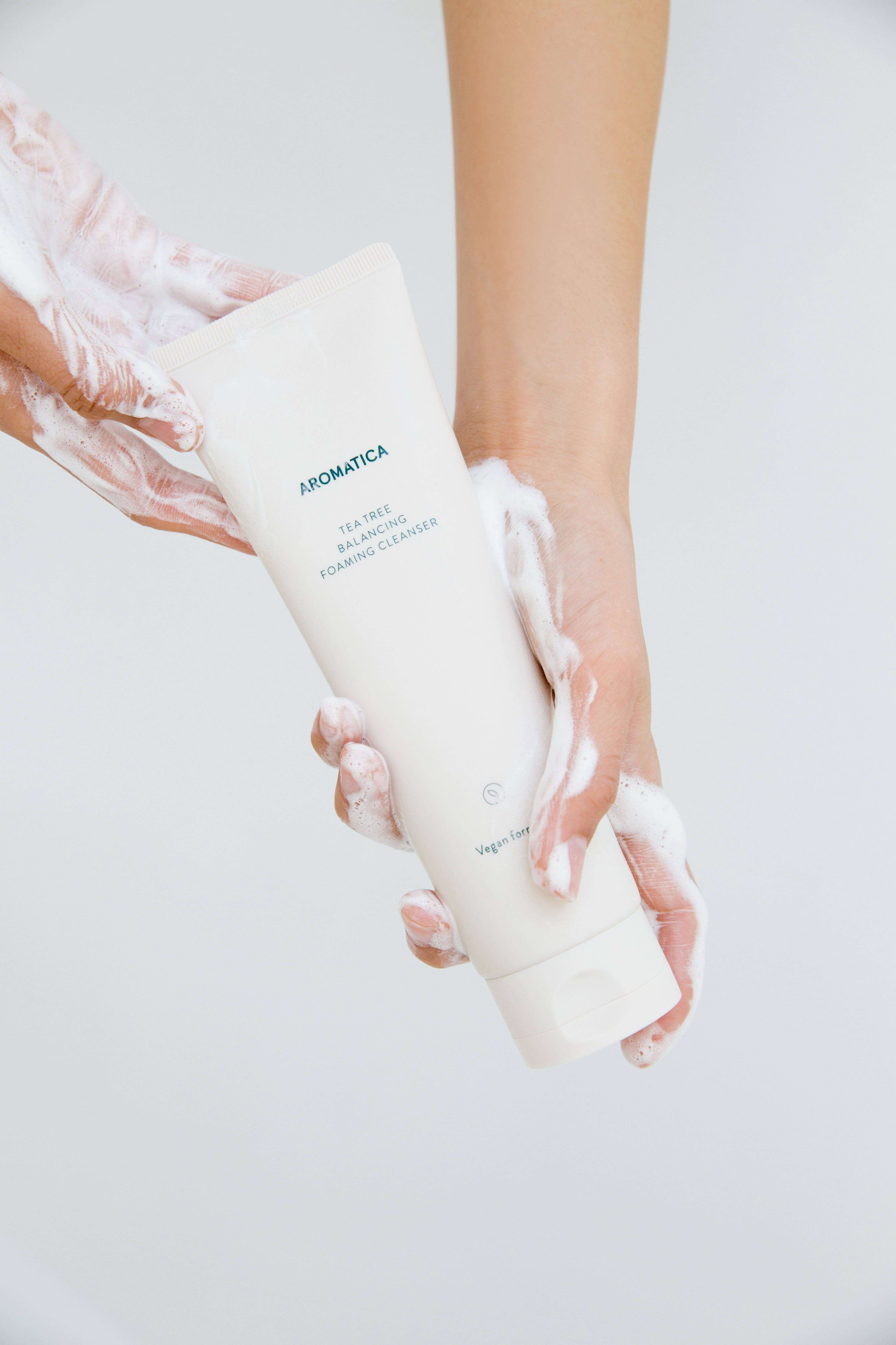 Aromatica Tea Tree Balancing Foaming Cleanser: Deep Cleansing with the ...